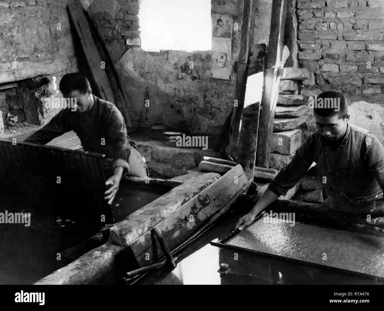 paper recycling, processing of the mass of paper dissolved in a tub ...