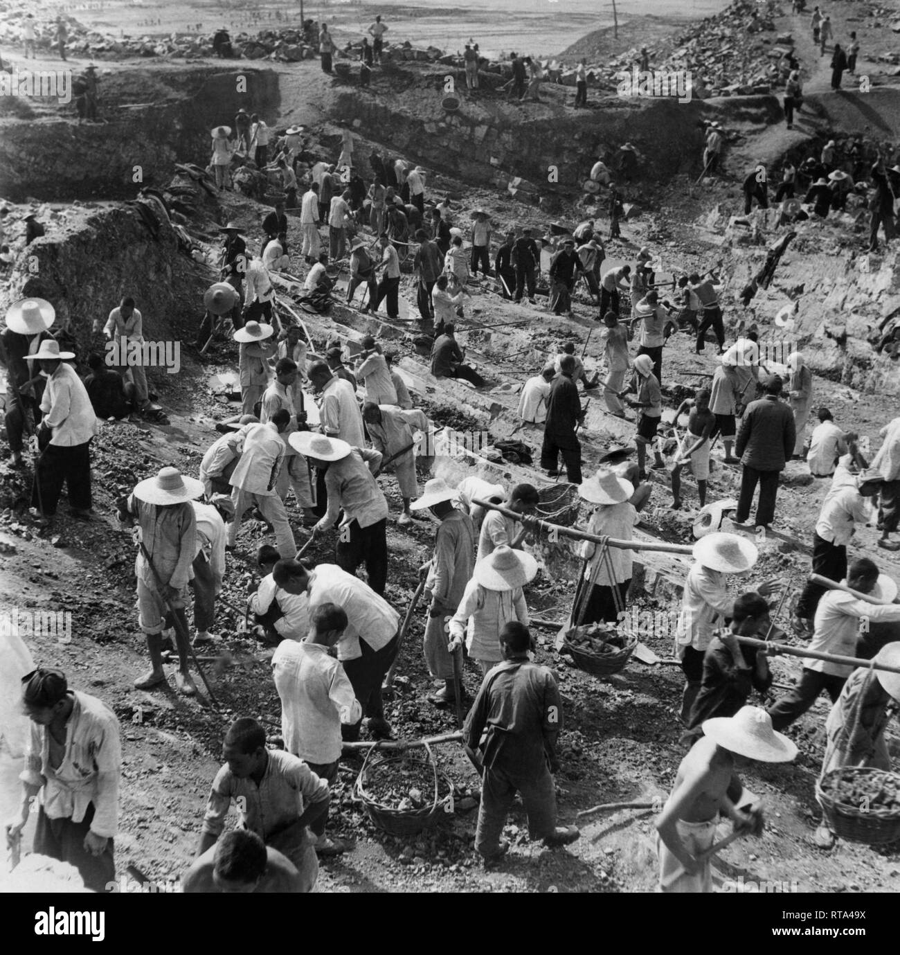 1954 construction Black and White Stock Photos & Images - Alamy