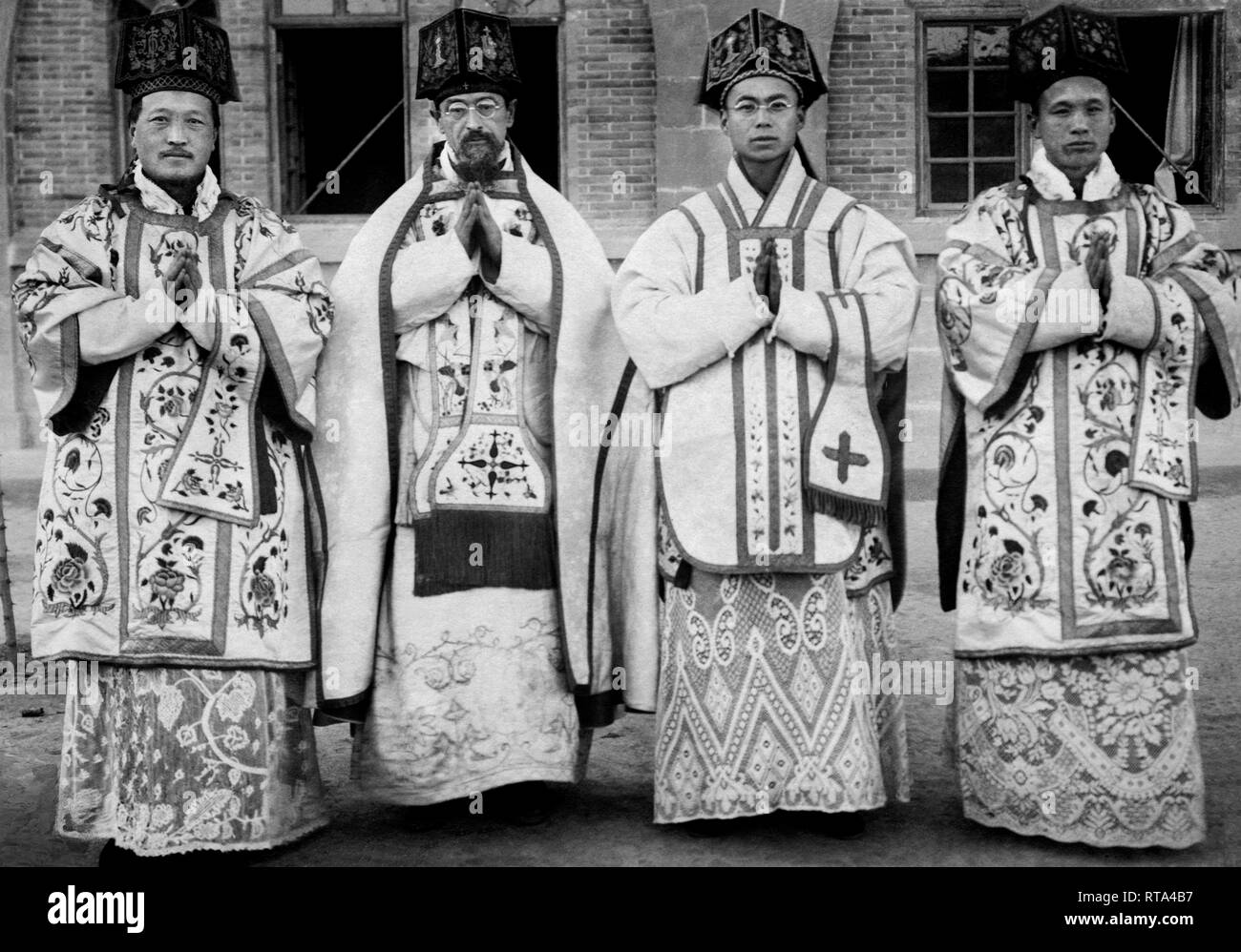 Spanish priests hi-res stock photography and images - Alamy