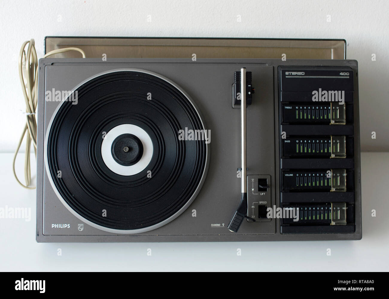 Vintage record player illustration vector hi-res stock photography and ...