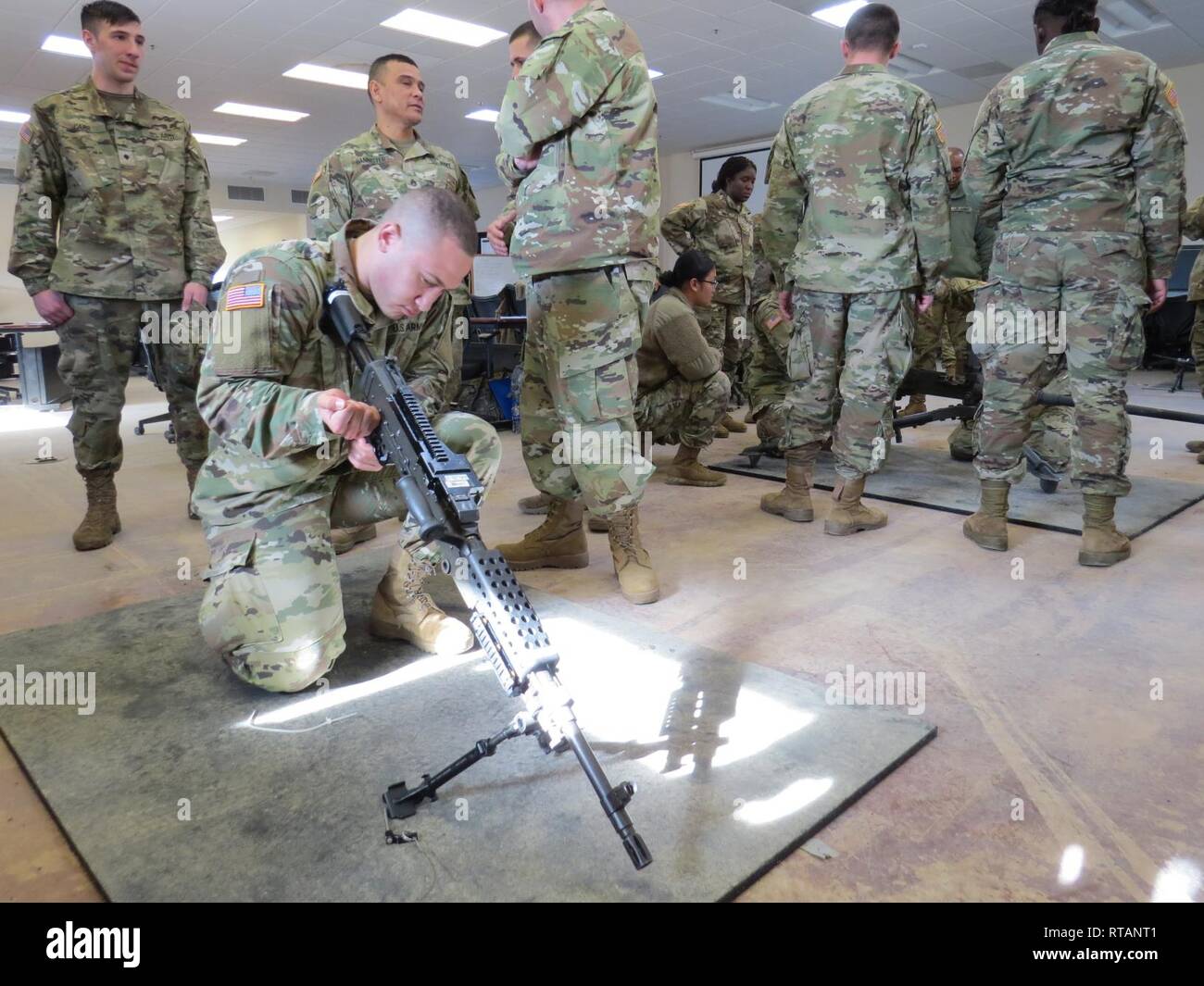 M19 grenade machine gun training hi-res stock photography and images ...