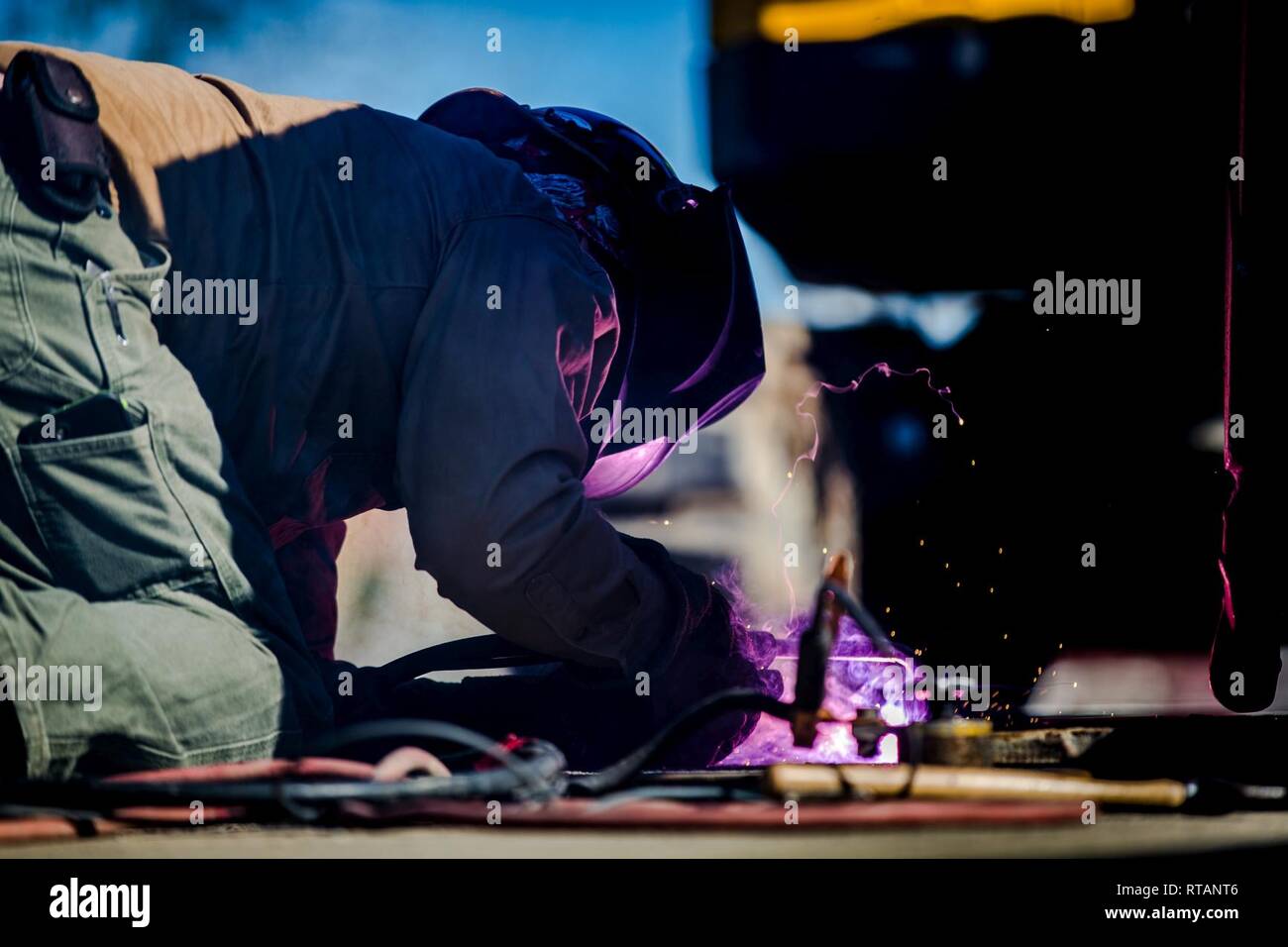 Welds plates hi-res stock photography and images - Alamy