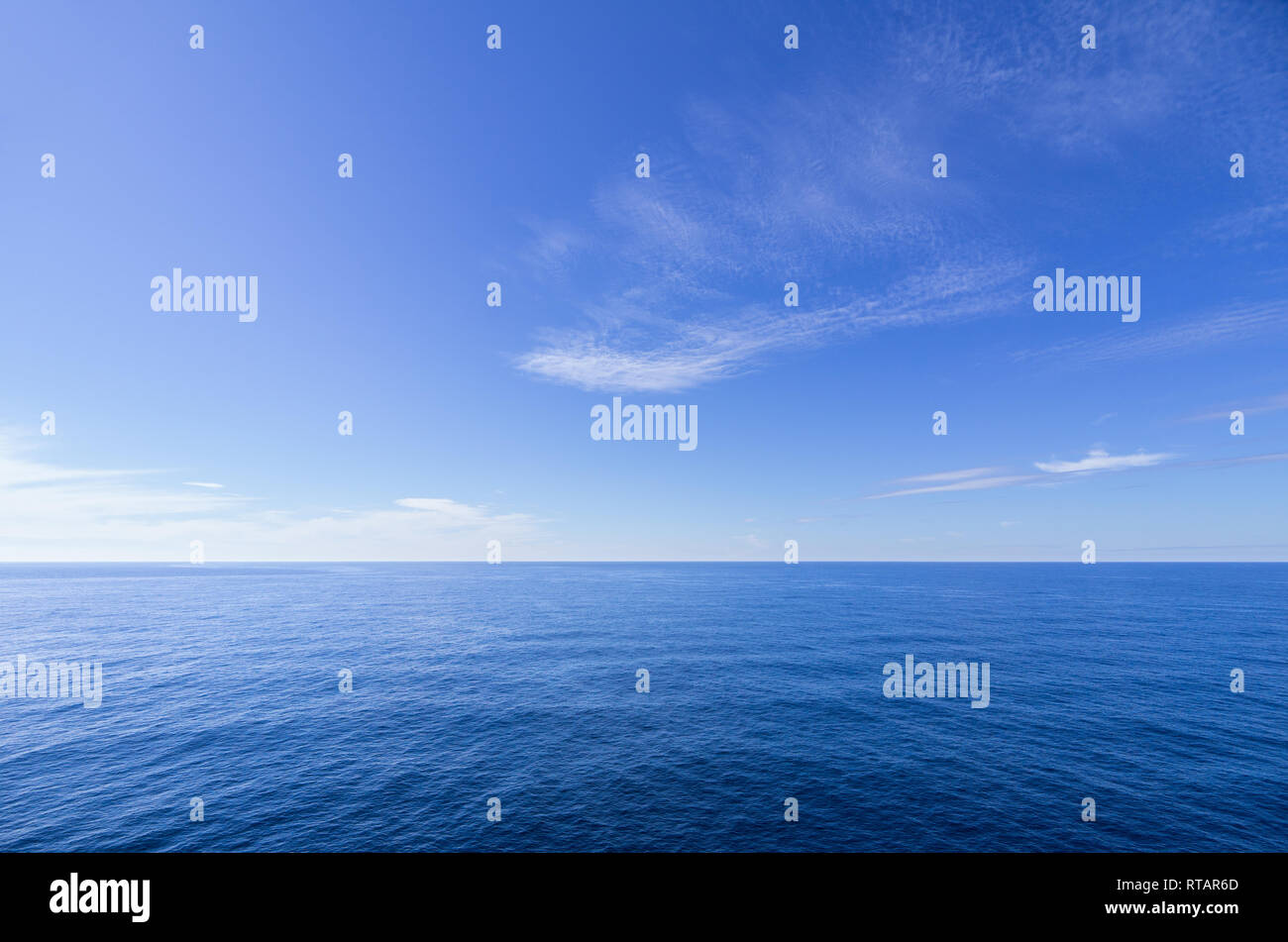 Open water ocean sea hi-res stock photography and images - Alamy