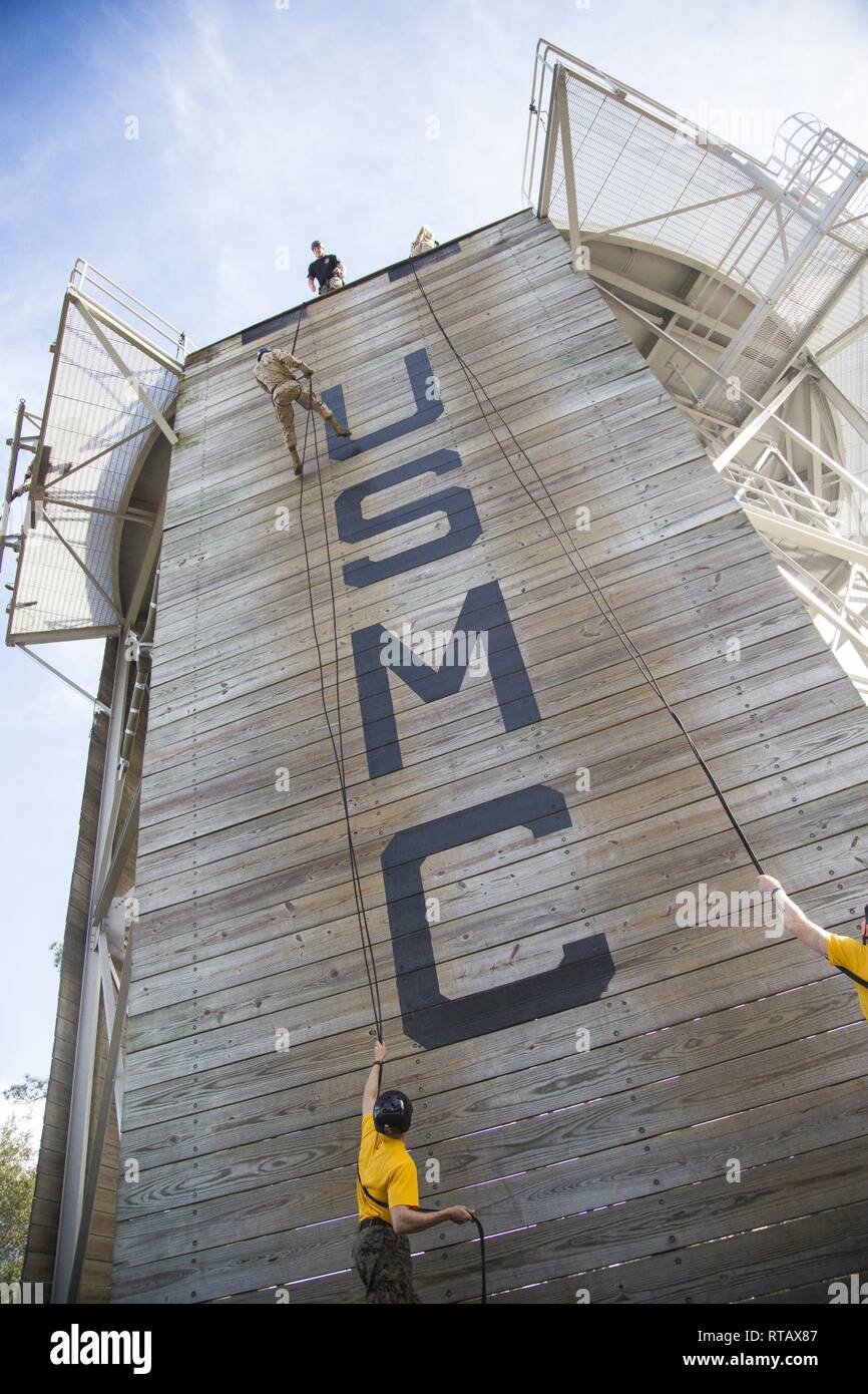 Recruits with Fox Company, 2nd Recruit Training Battalion, rappel down ...