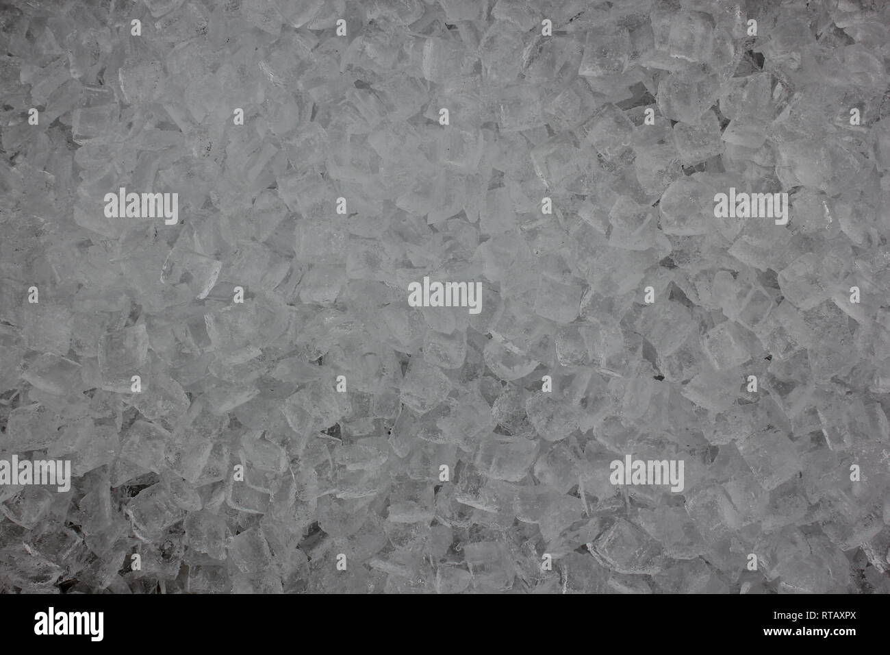 Ice cubes in pile hi-res stock photography and images - Alamy