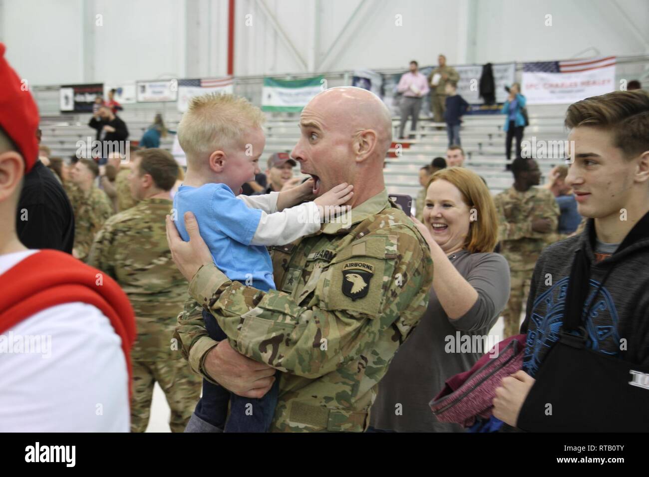 Soldiers of the 101st Combat Aviation Brigade, 101st Airborne Division ...