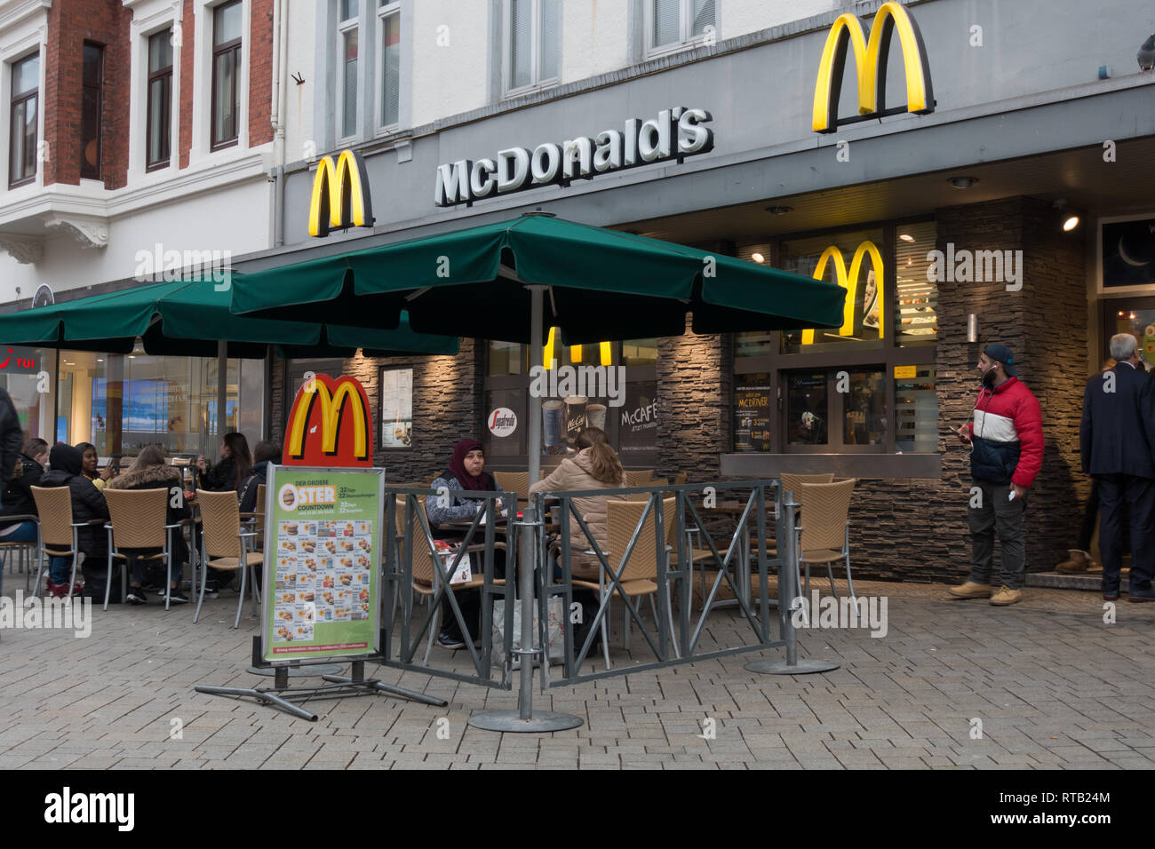 Fastfood outlet hi-res stock photography and images - Alamy