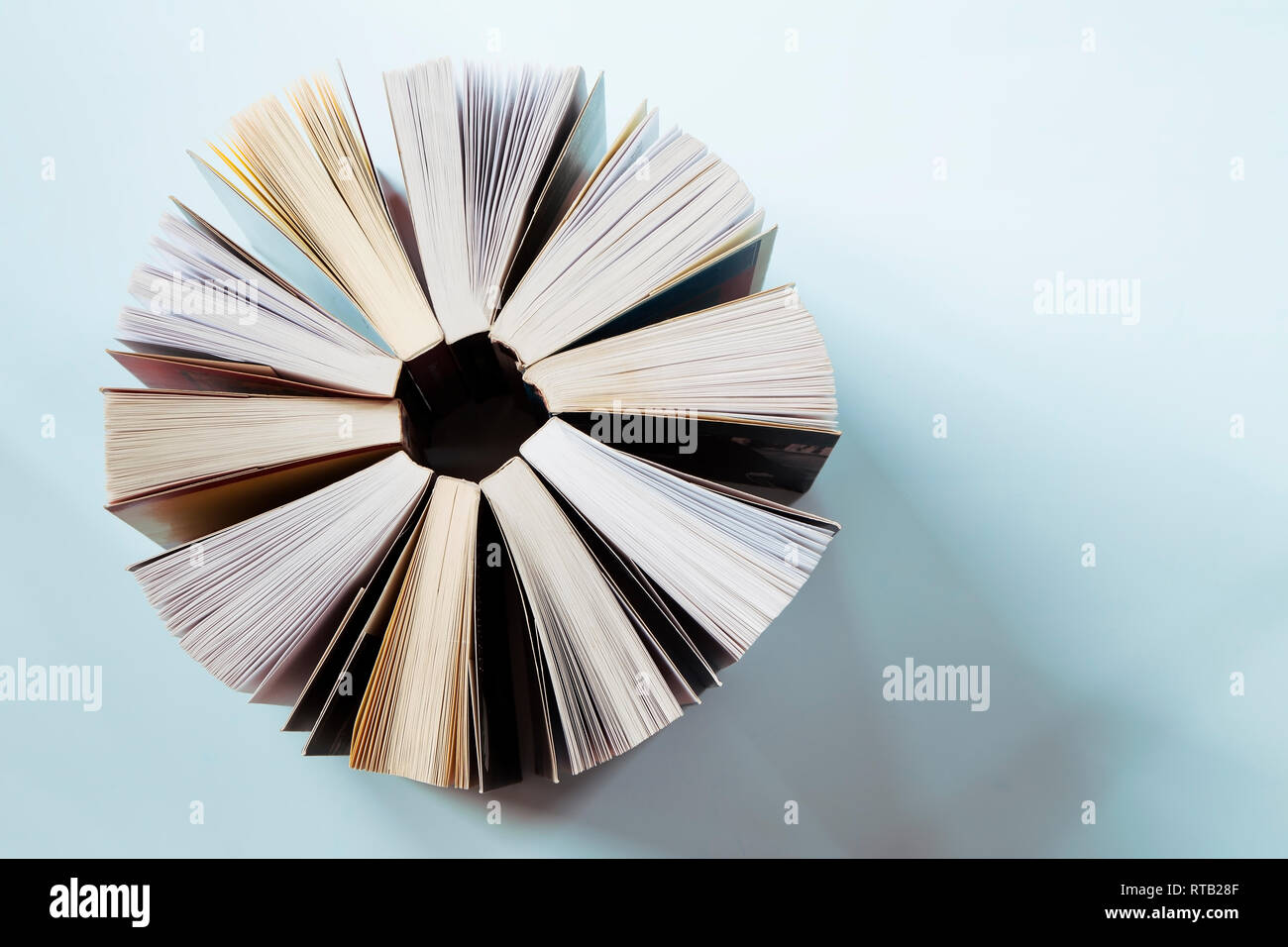 Open books circle - top view Stock Photo - Alamy