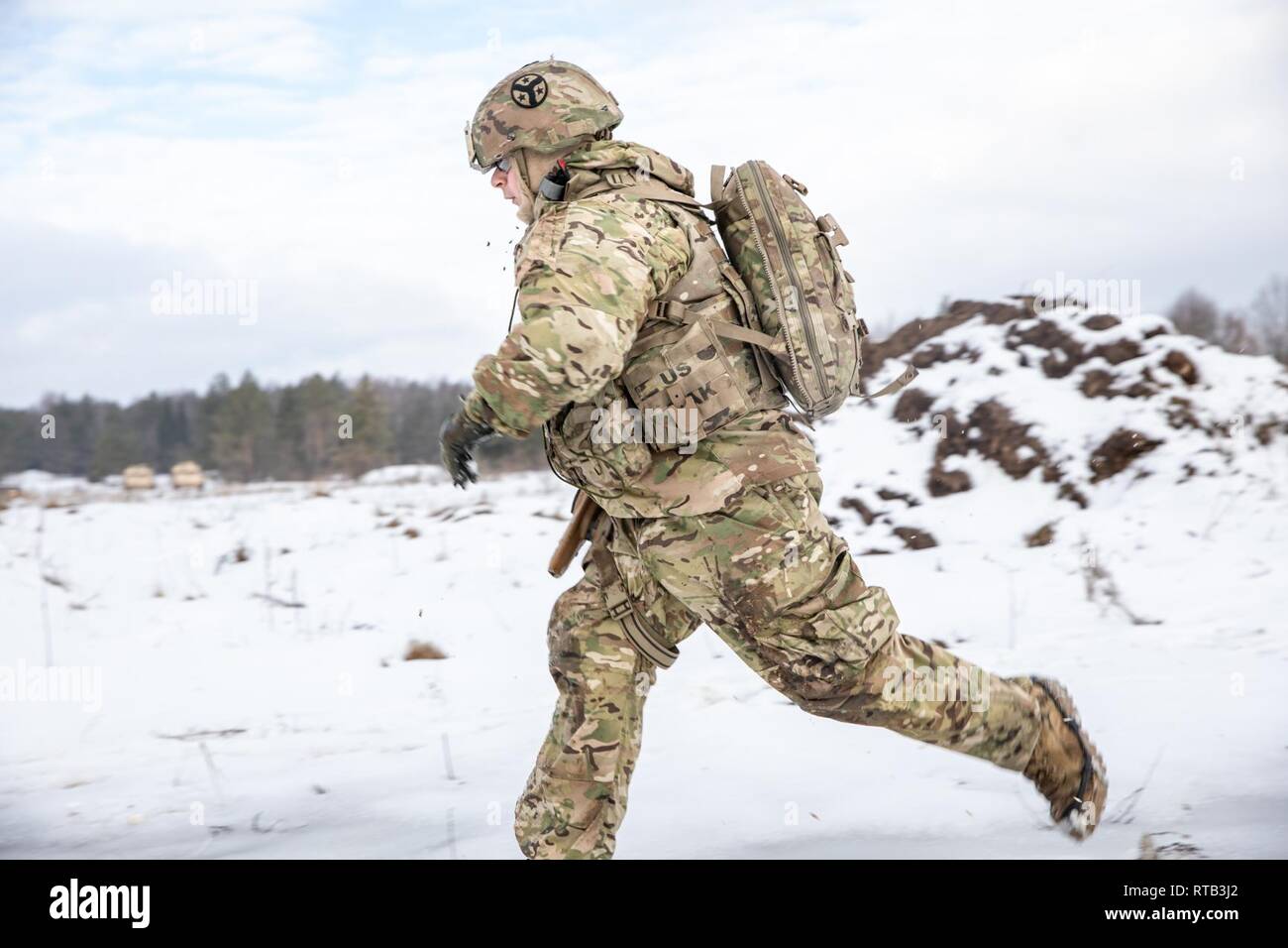 A Task Force Raider combat medic assigned to Battle Group Poland ...