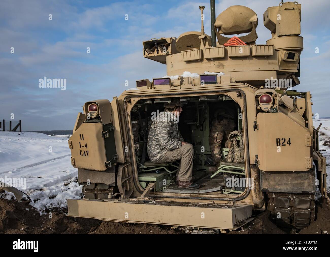 Bradley fighting vehicle 4 hi-res stock photography and images - Alamy