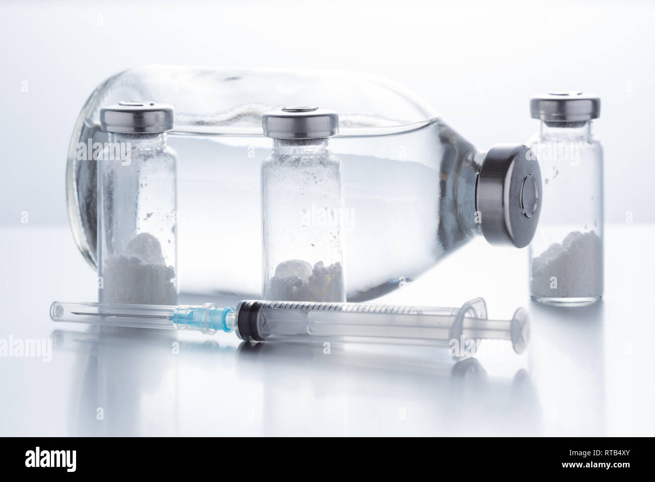 Antibiotics injection hi-res stock photography and images - Alamy