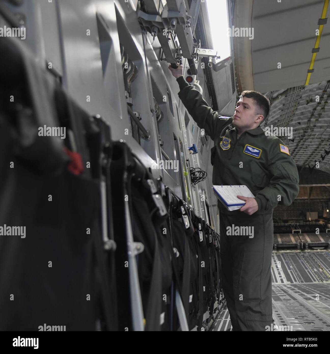 736th aircraft maintenance squadron hi-res stock photography and images ...
