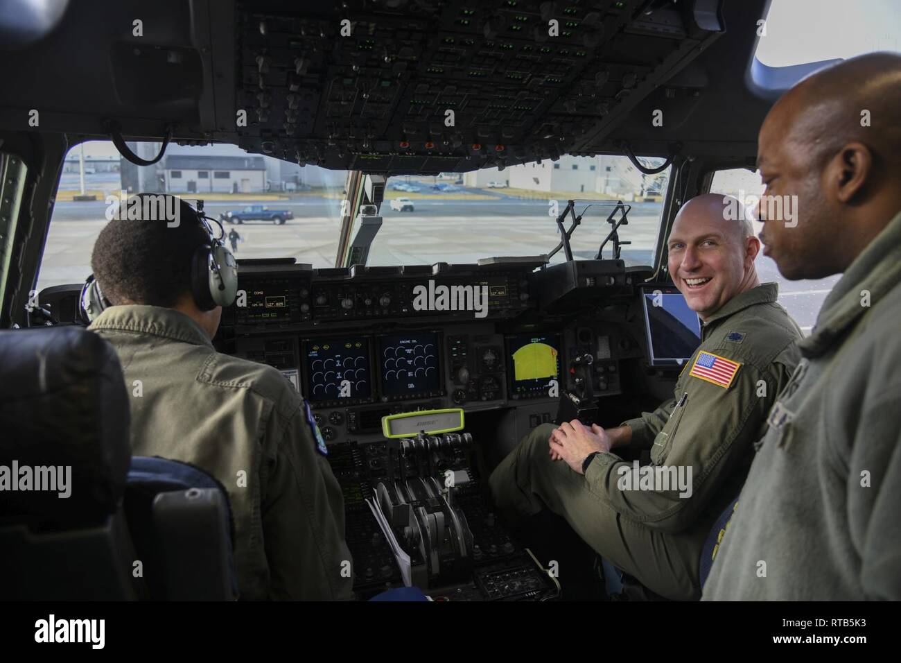 736th aircraft maintenance squadron hi-res stock photography and images ...