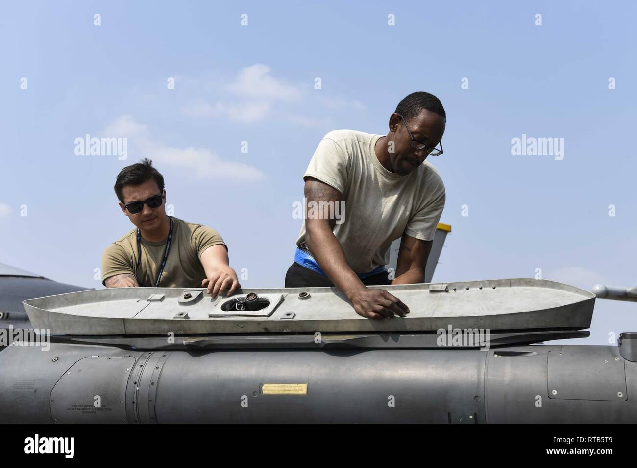 Sniper advanced targeting pod hi-res stock photography and images - Alamy