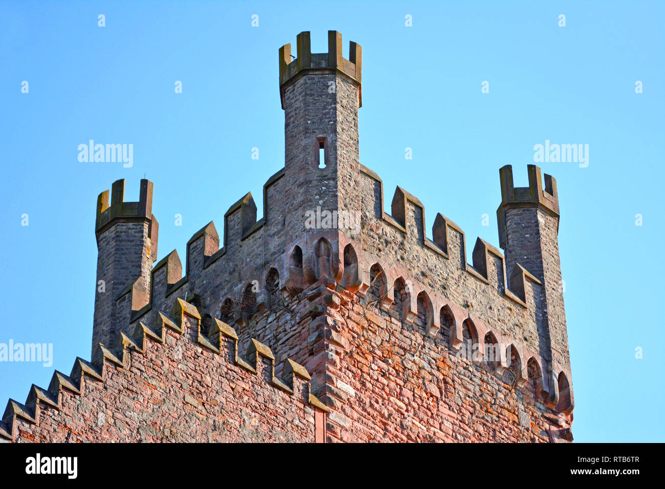 Middle castle hi-res stock photography and images - Alamy
