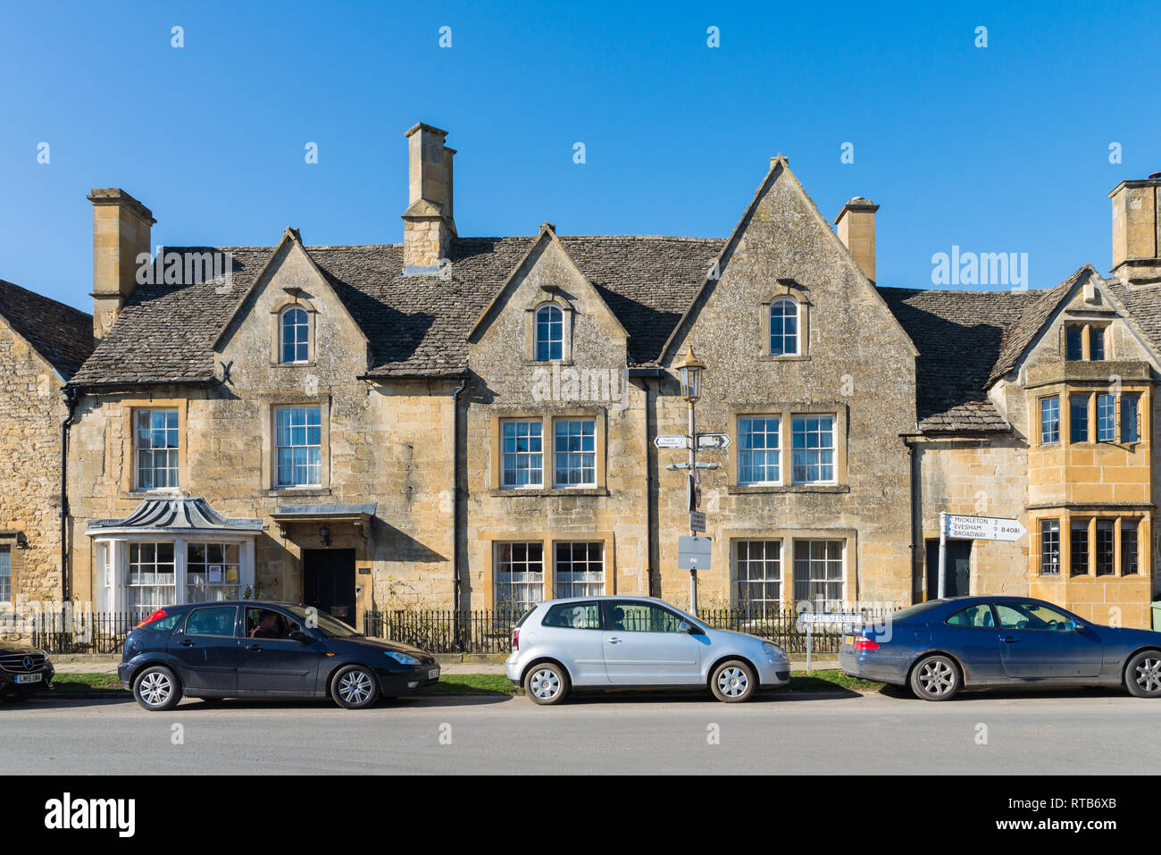 Cotswold buildings hi-res stock photography and images - Alamy