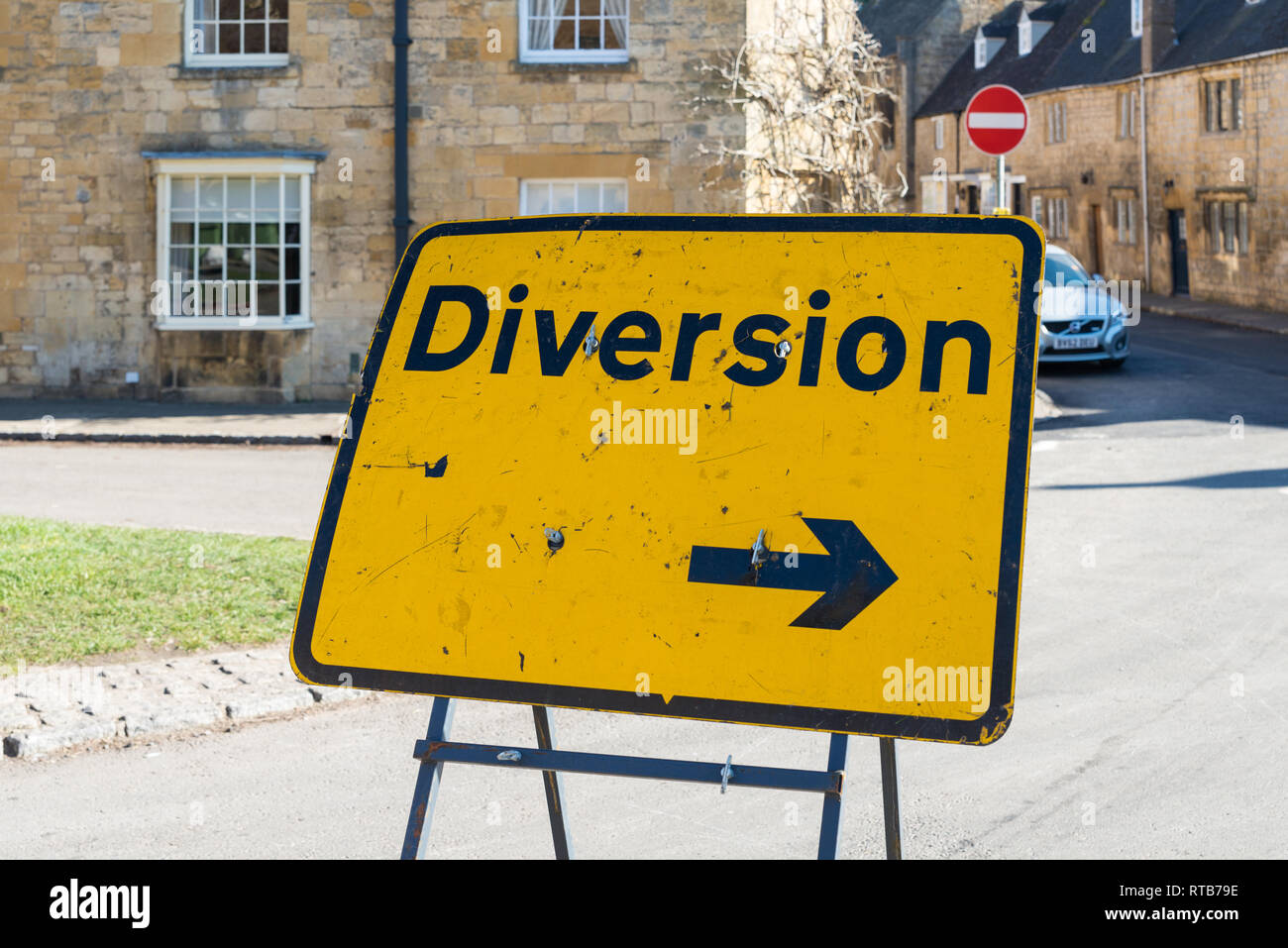 Diversion and road sign hi-res stock photography and images - Alamy