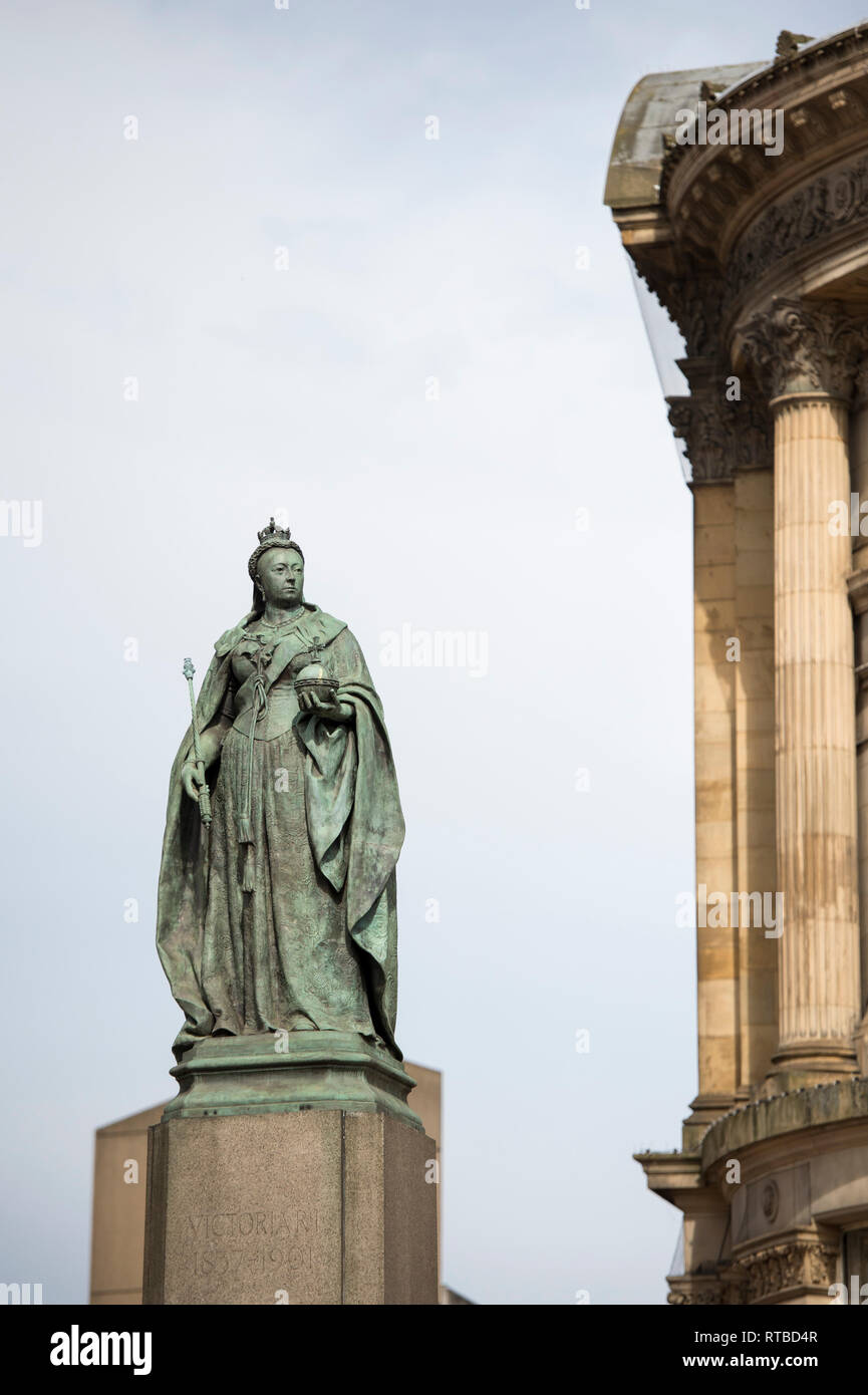 Statue of Queen Victoria by Thomas Brock in Victoria Square, Birmingham ...