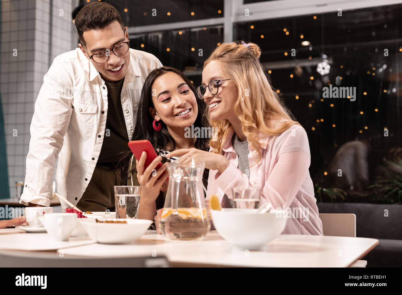Man persuading woman hi-res stock photography and images - Alamy
