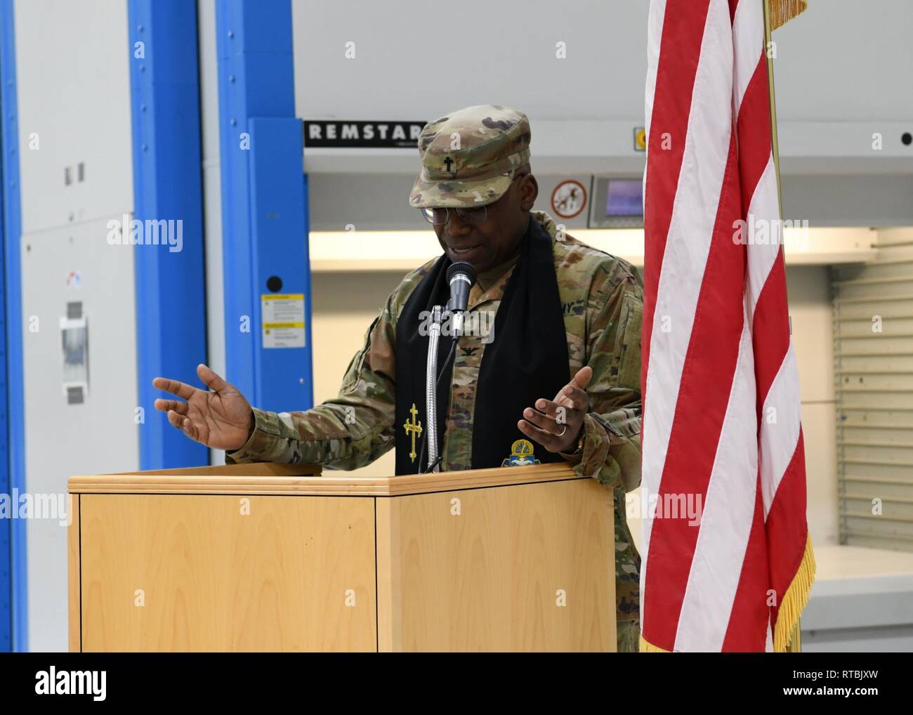 Operation deploying families hi-res stock photography and images - Alamy