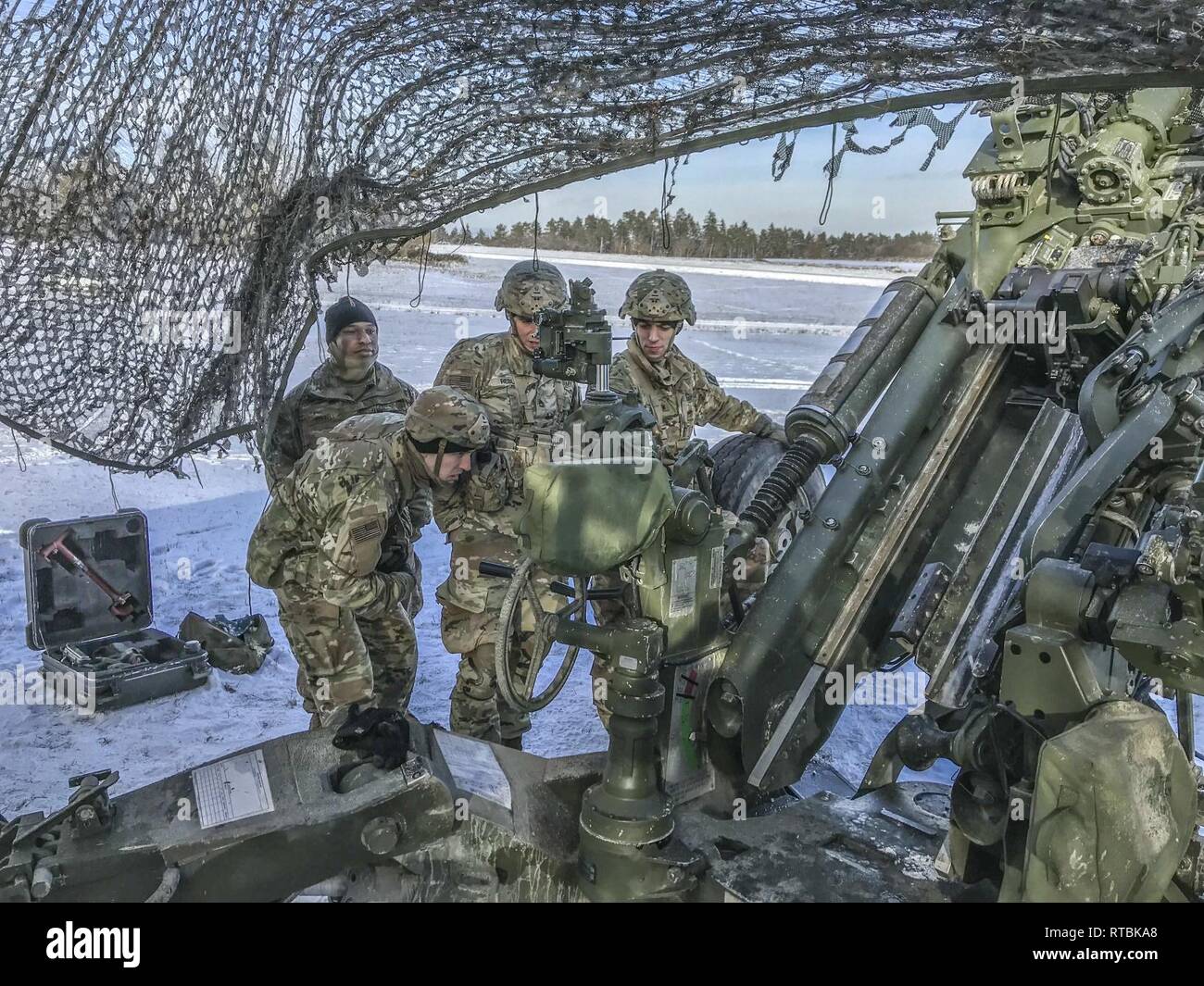 U.S. Army Paratroopers from 4th Battalion, 319th Airborne Field ...