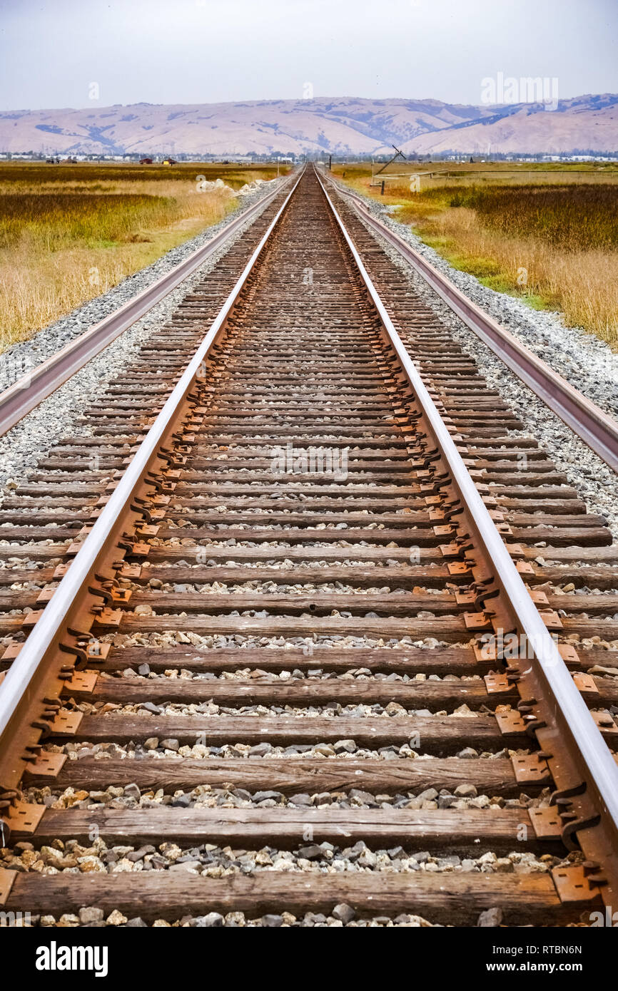 Train tracks autumn california hi-res stock photography and images - Alamy