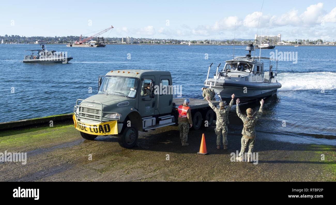 34 foot patrol boat hi-res stock photography and images - Alamy