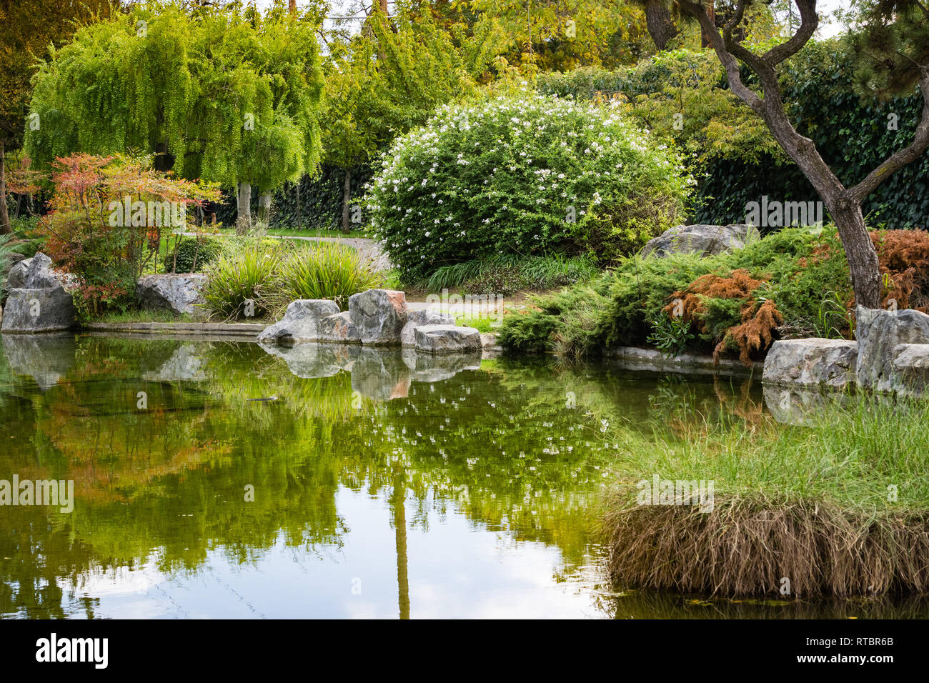 Pond man made landscaping hi-res stock photography and images - Alamy