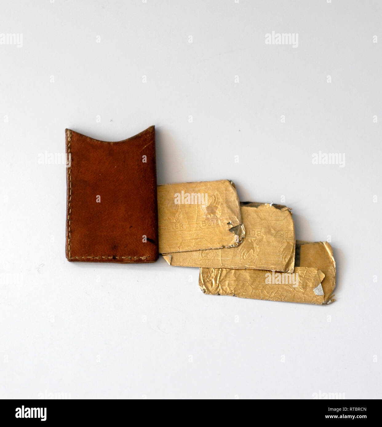 Old razor blades in leather case Stock Photo - Alamy