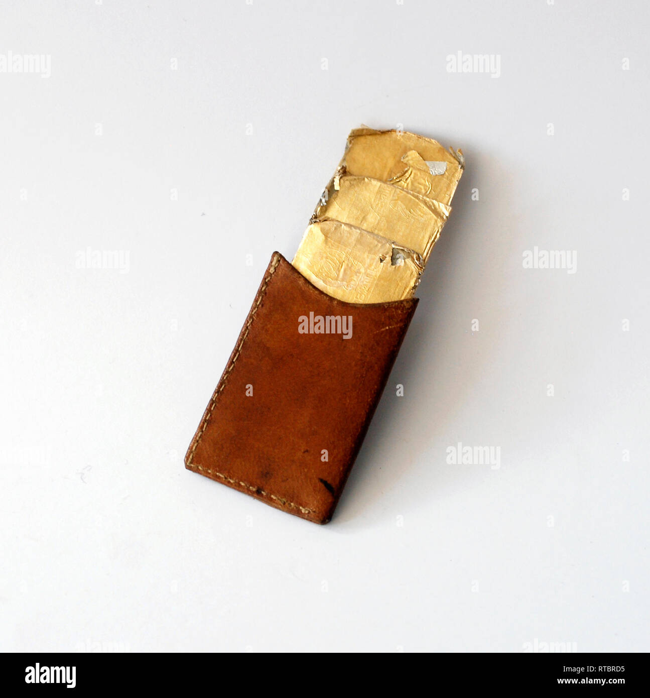 Old razor blades in leather case Stock Photo - Alamy