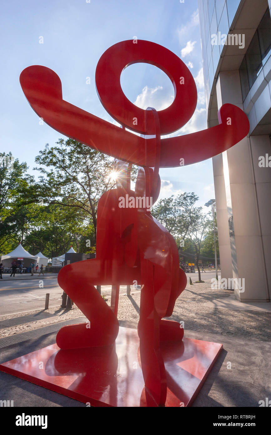 Keith haring sculptures near battery park hi-res stock photography and ...