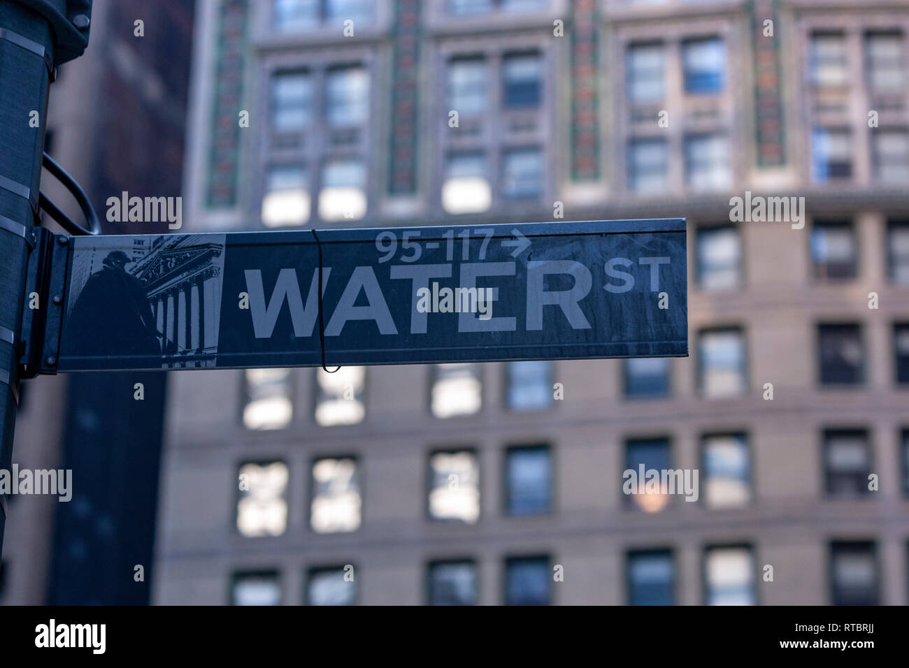 Water street sign hi-res stock photography and images - Alamy