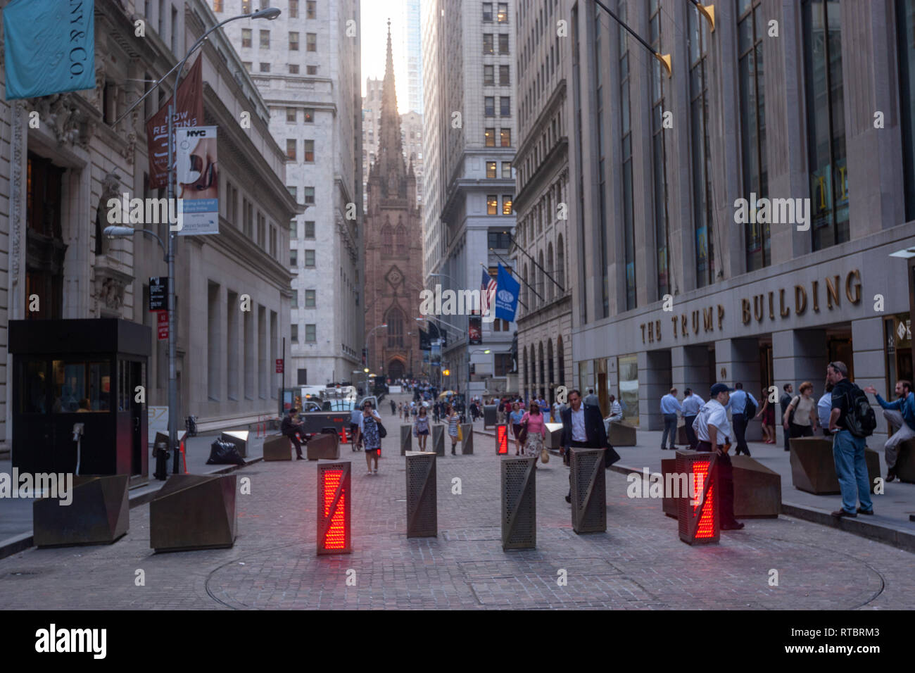 40 wall street hi-res stock photography and images - Alamy
