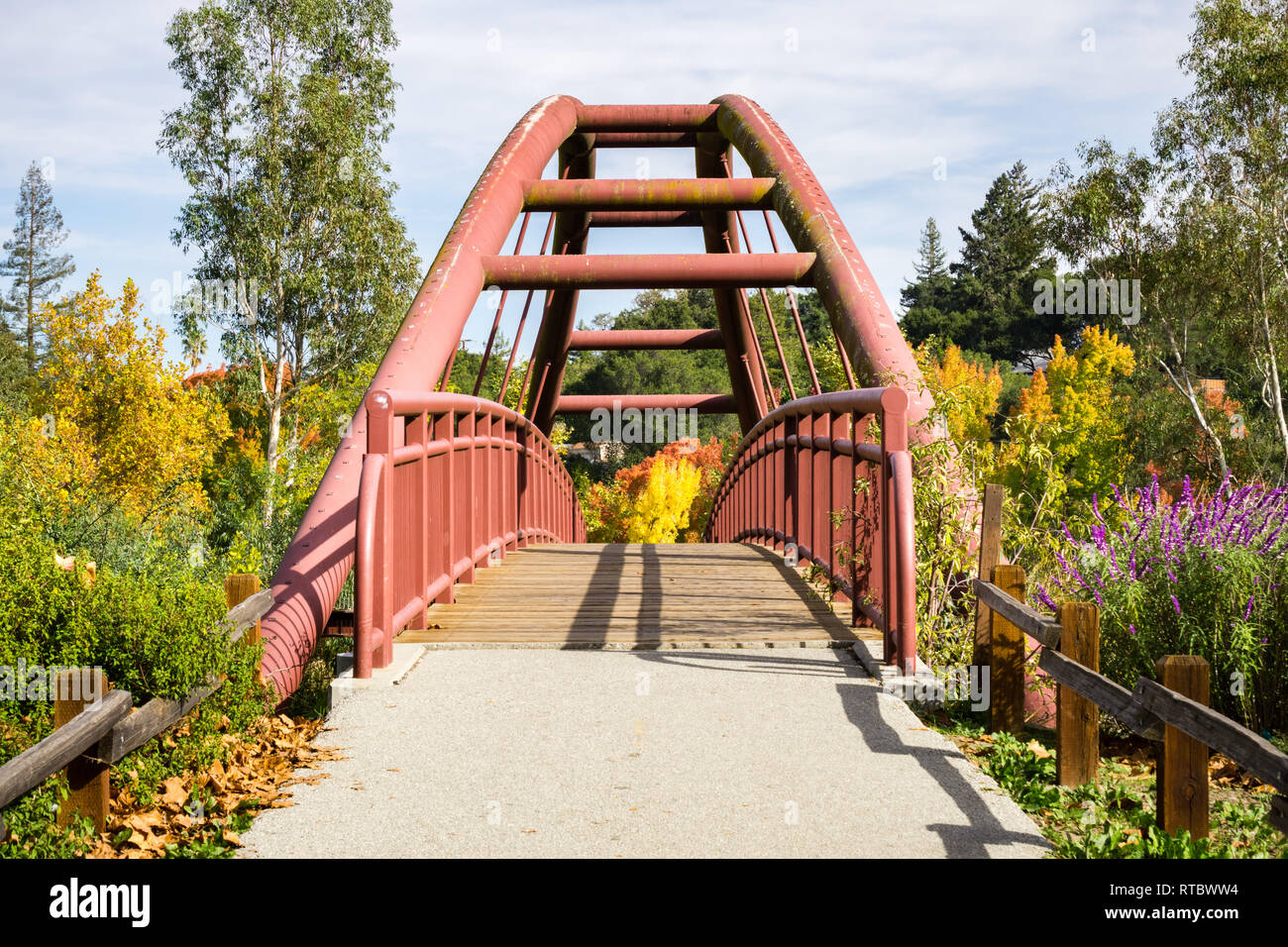 Bridge in Vasona Lake County Park, California Stock Photo - Alamy