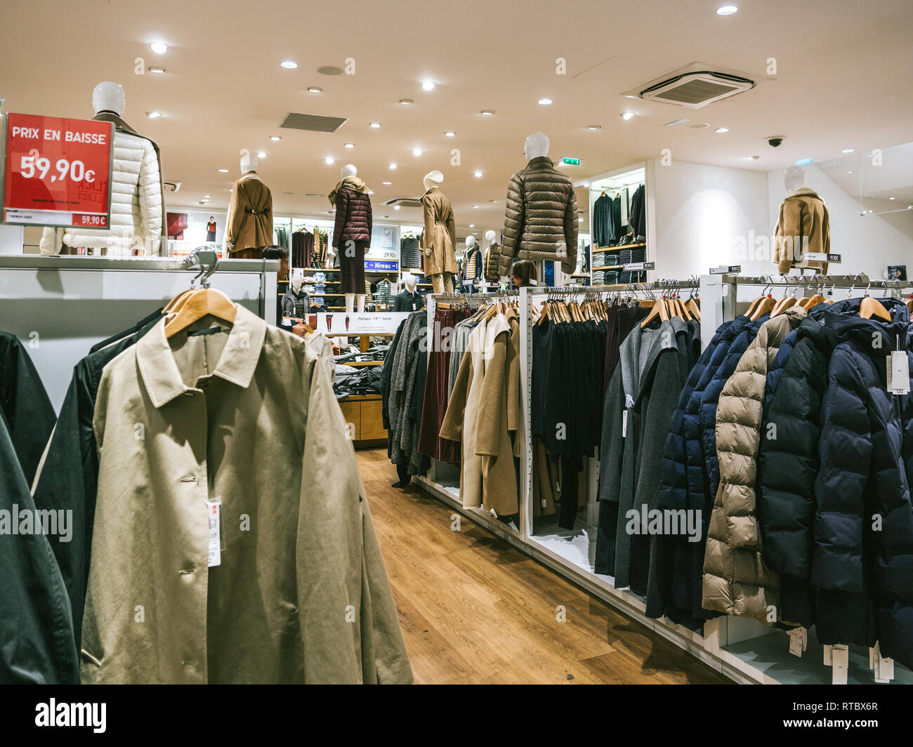 Empty trendy clothing store clothes hi-res stock photography and images ...