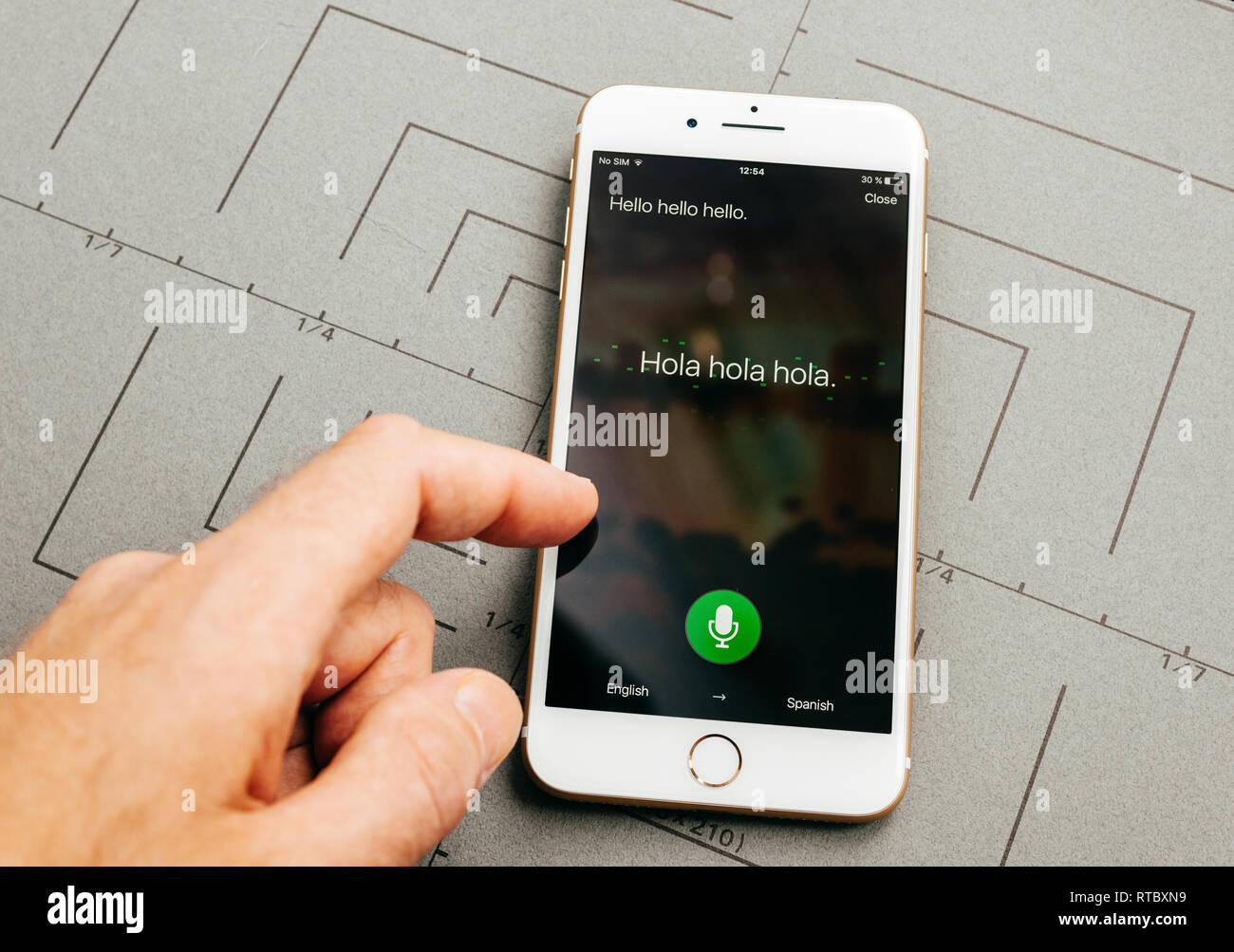 Microsoft translator app hi-res stock photography and images - Alamy