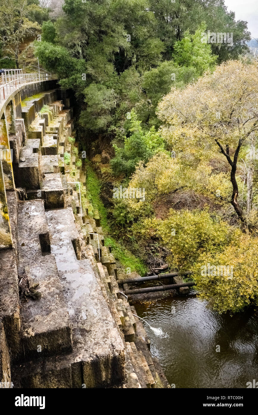 Old reservoir dam, California Stock Photo - Alamy
