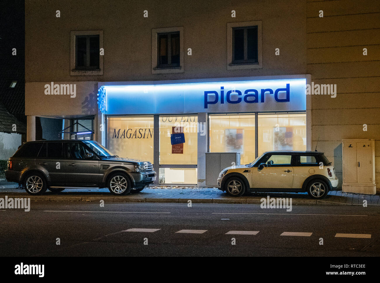 Picard logo hi-res stock photography and images - Alamy