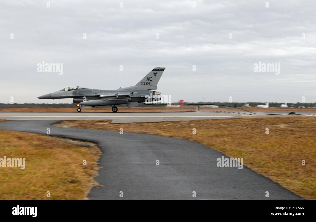 A U.S. Air Force F-16C Fighting Falcon's arresting hook connects with a ...