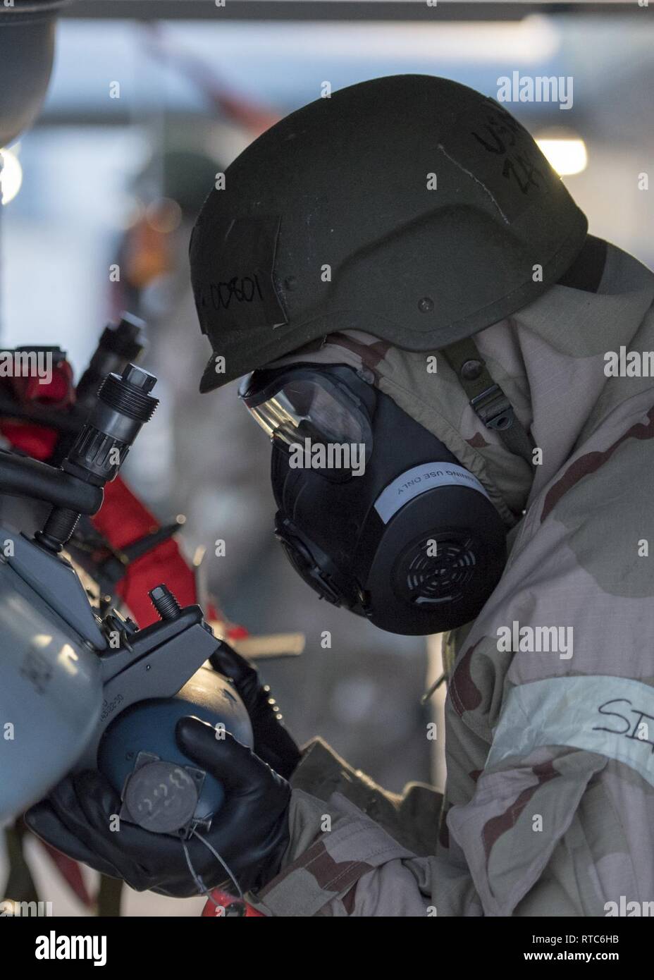 Airmen from the 124th Aircraft Maintenance Squadron load BDU-33 ...