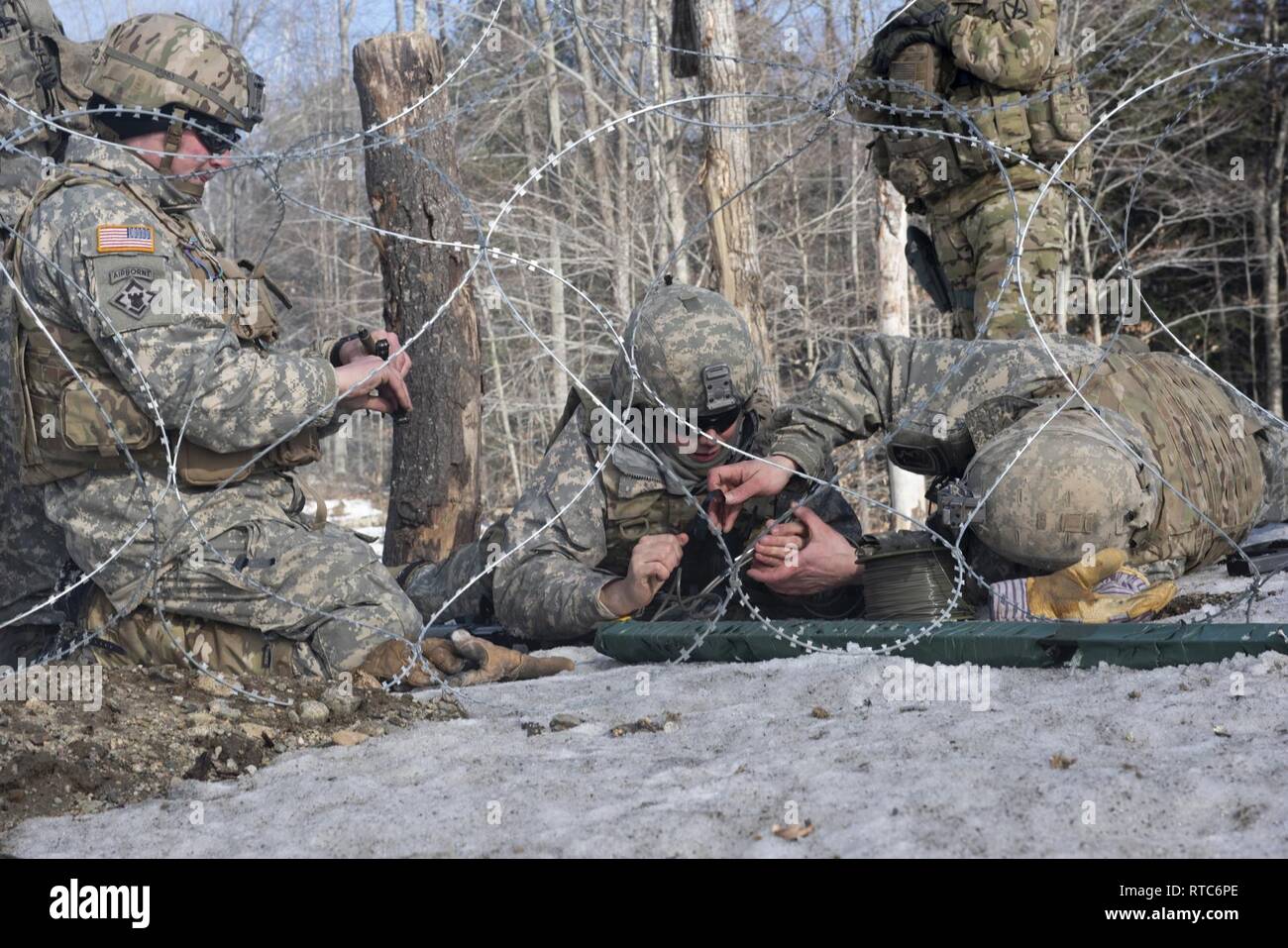U.S. Soldiers with Alpha Company, 572nd Brigade Engineer Battalion ...