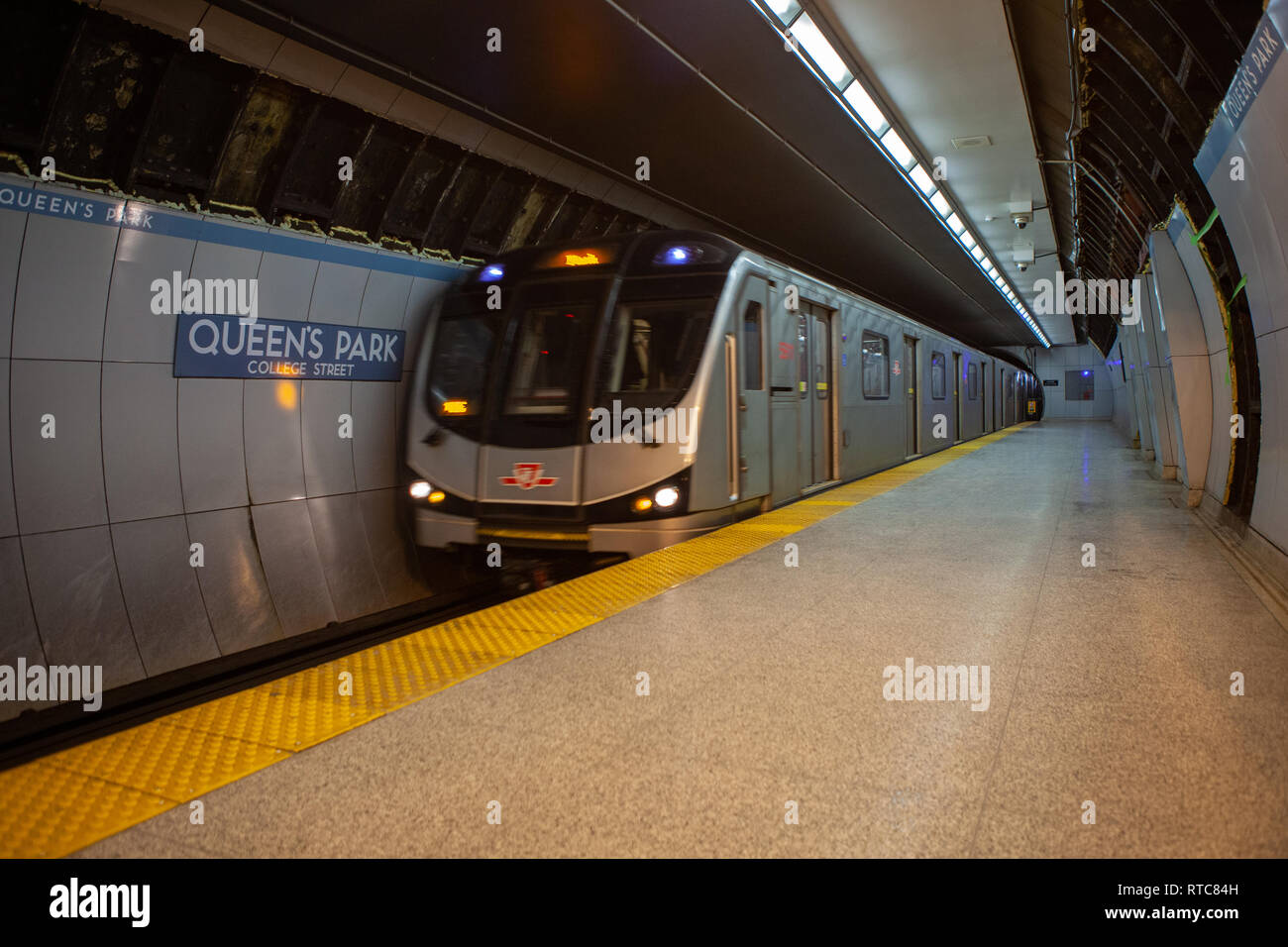 Inside toronto subway hi-res stock photography and images - Alamy