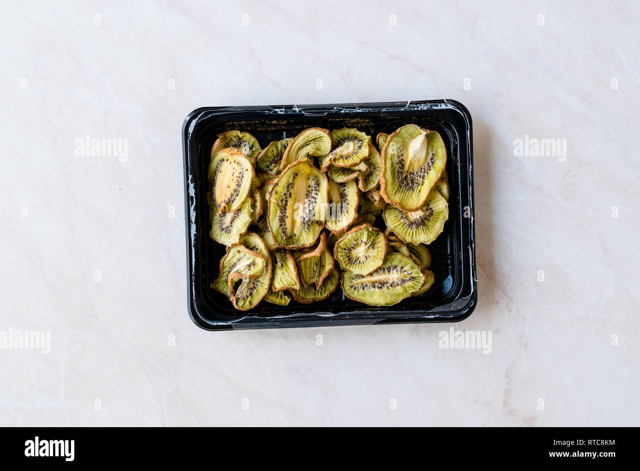 Kiwi in container hi-res stock photography and images - Alamy