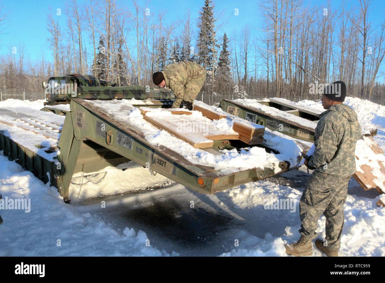 Paratroopers with 6th Brigade Engineer Battalion, 4th Infantry Brigade ...