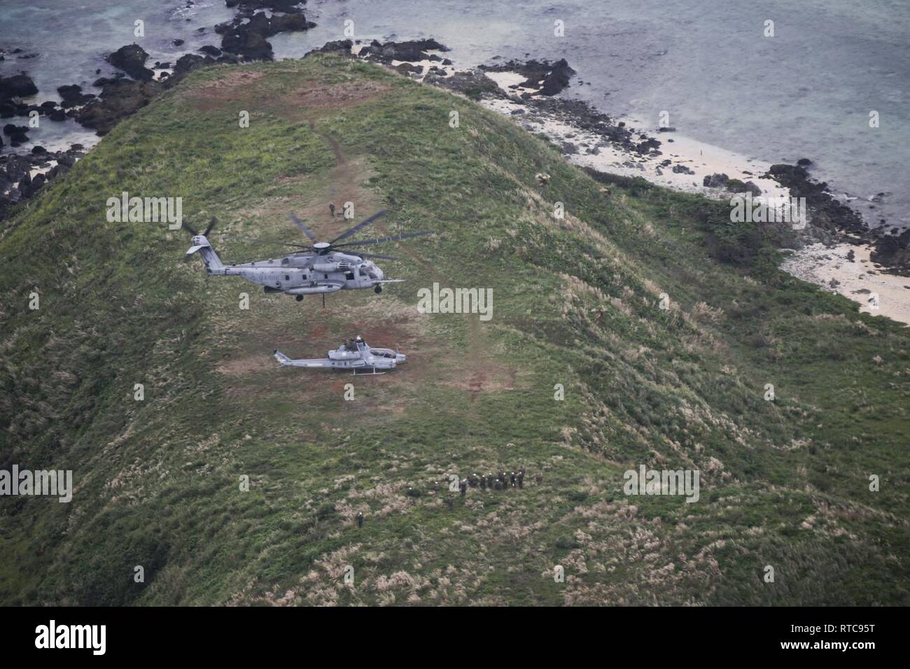A CH-53E Super Stallion aircraft with Marine Heavy Helicopter Squadron ...