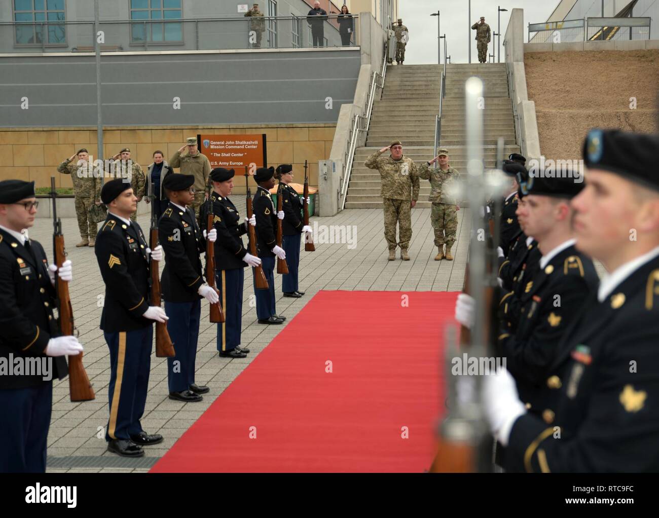 529th military police company hi-res stock photography and images - Alamy