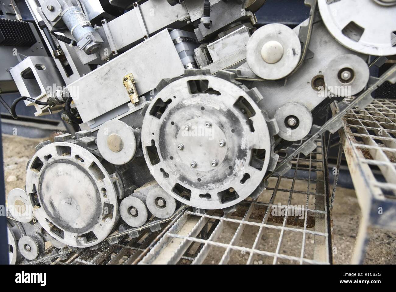 Unexploded ordnance recovery operations hi-res stock photography and ...