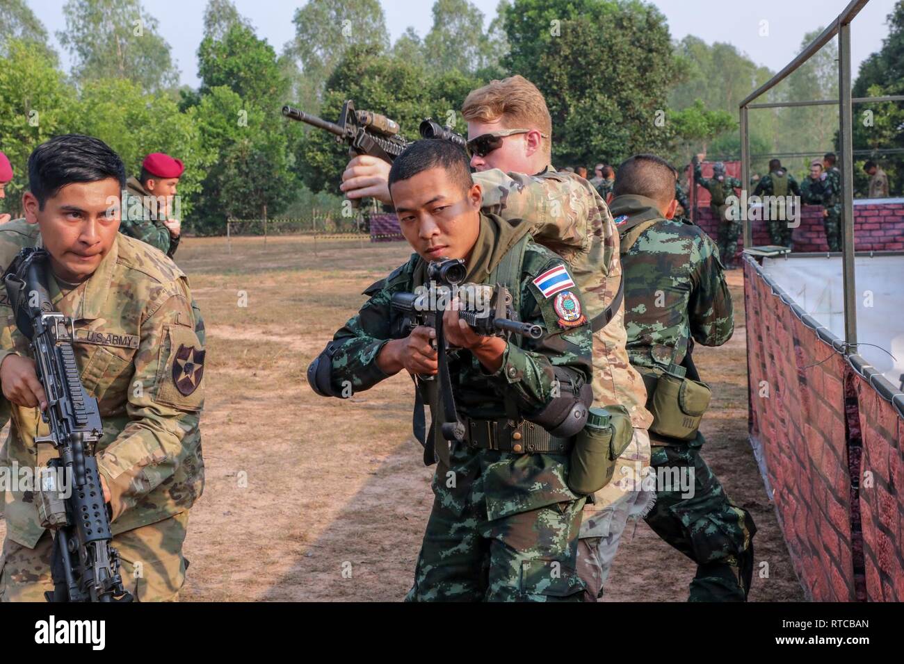 A team of Thai and U.S. soldiers from 5th Battalion-20th Infantry ...