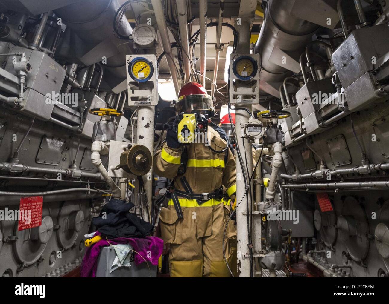 Naval firefighting thermal imager nfti hi-res stock photography and ...