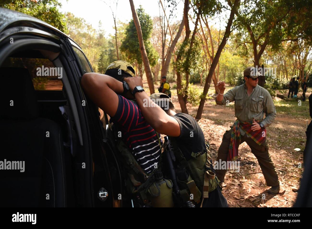 Soldiers with the 1st Special Forces Group in partnership with the ...